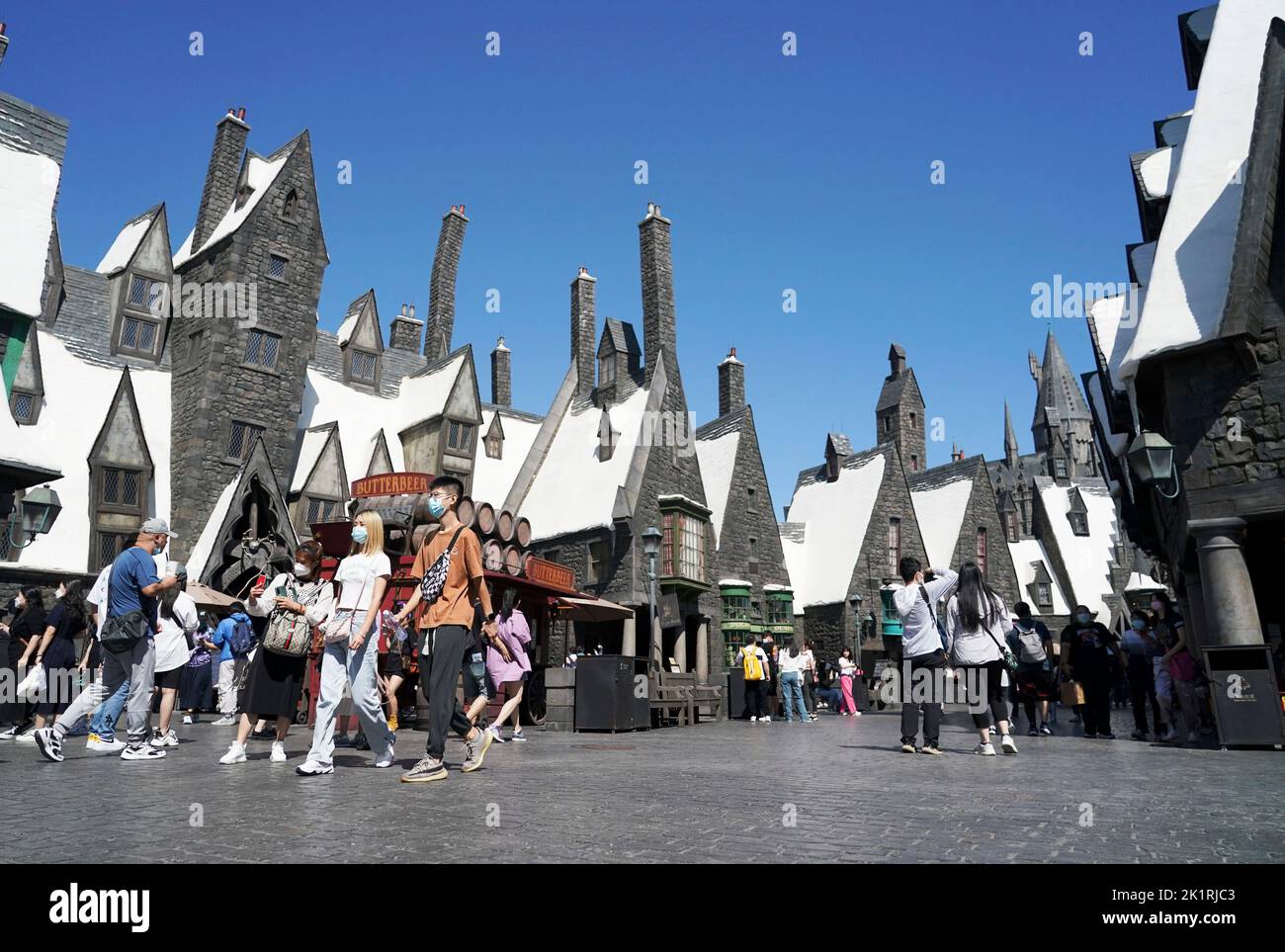 Beijing, China. 20th Sep, 2022. People visit the Universal Beijing ...