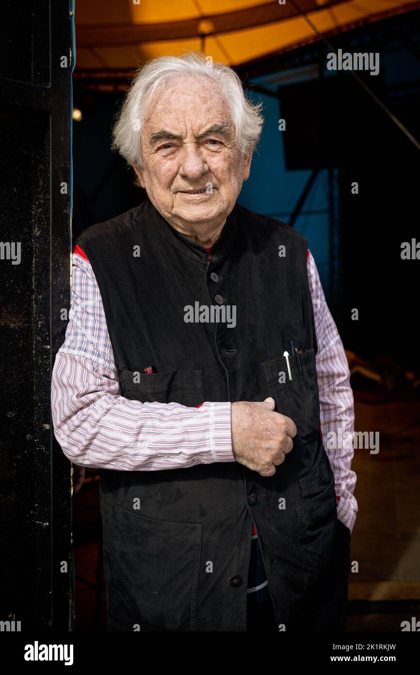 Daniel buren portrait hi-res stock photography and images - Alamy