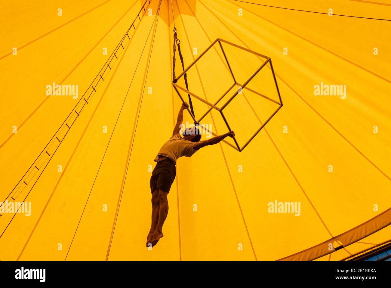The artist Eloi Berri during rehearsals for the show Rotation, a new ...