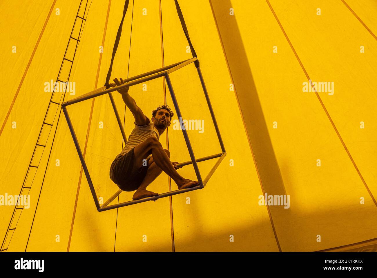 The artist Eloi Berri during rehearsals for the show Rotation, a new ...