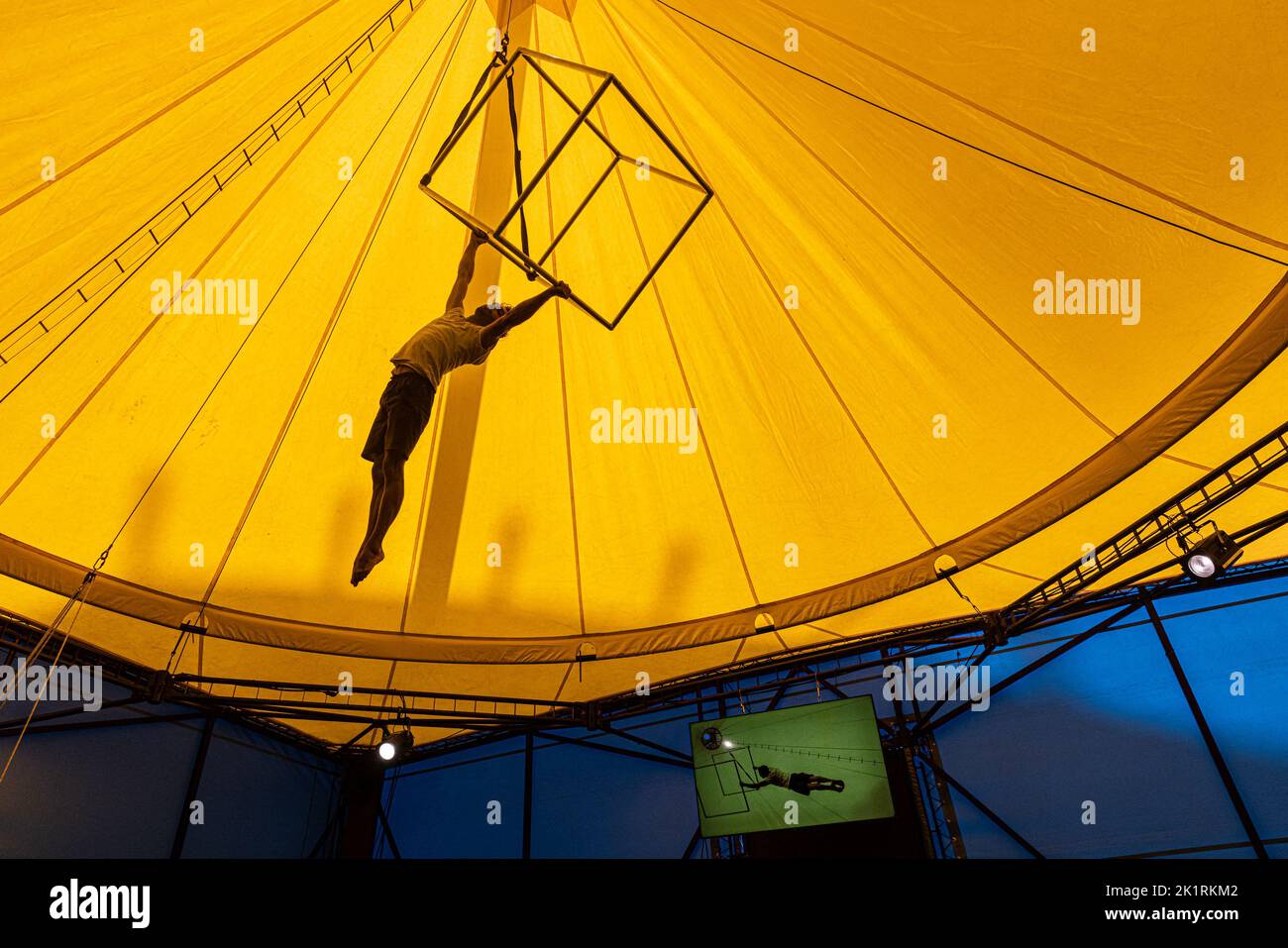 The artist Eloi Berri during rehearsals for the show Rotation, a new ...
