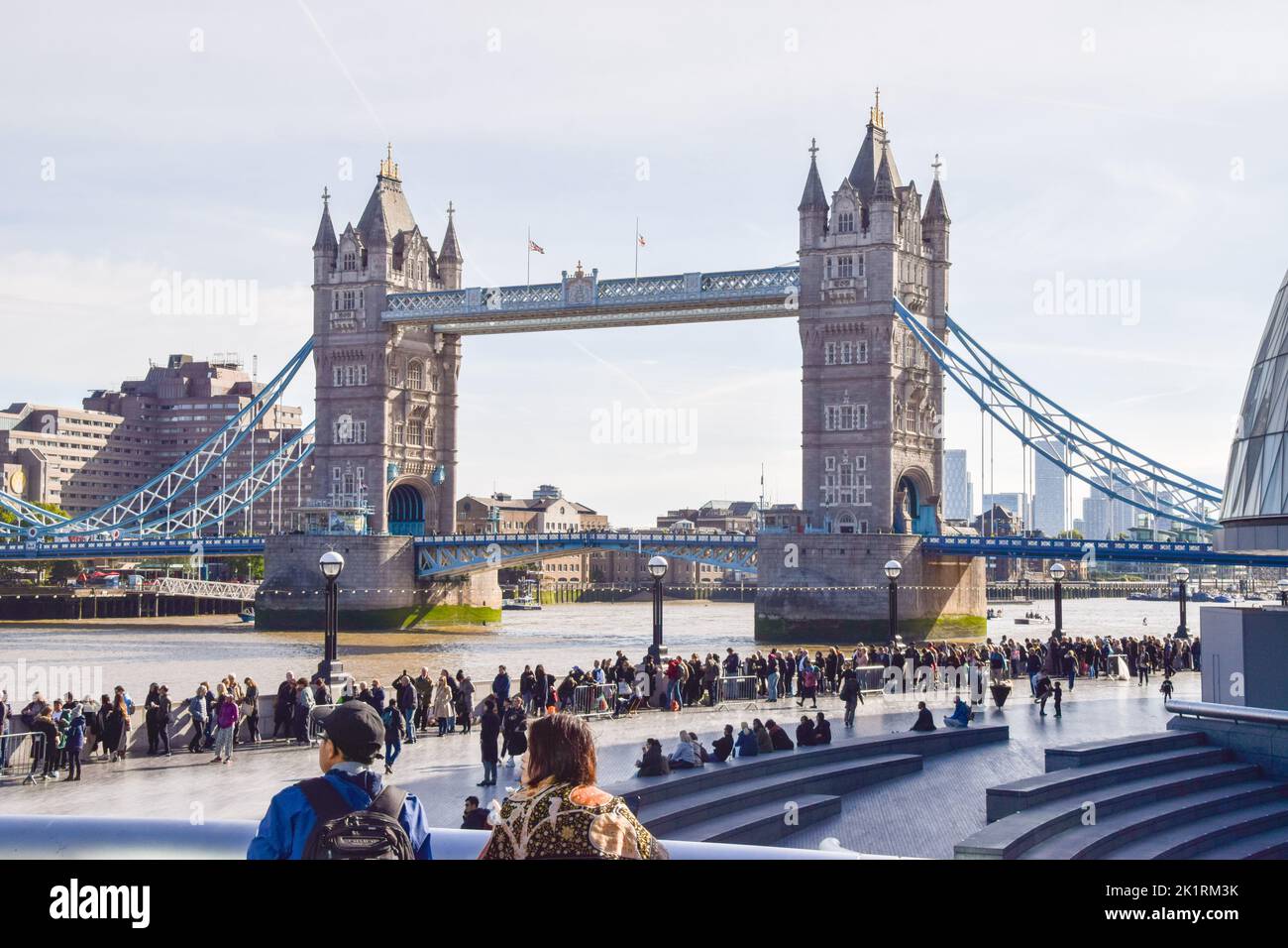 London, UK. 18th Sep, 2022. Large crowds continue to queue next to ...