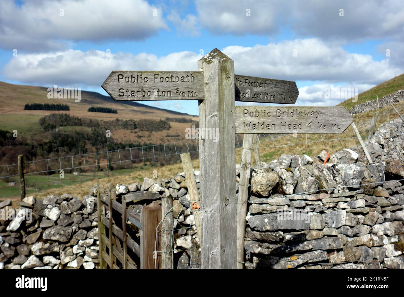 Wooden Signpost for Footpath to Starbottom & Bridleway to Walden Head ...