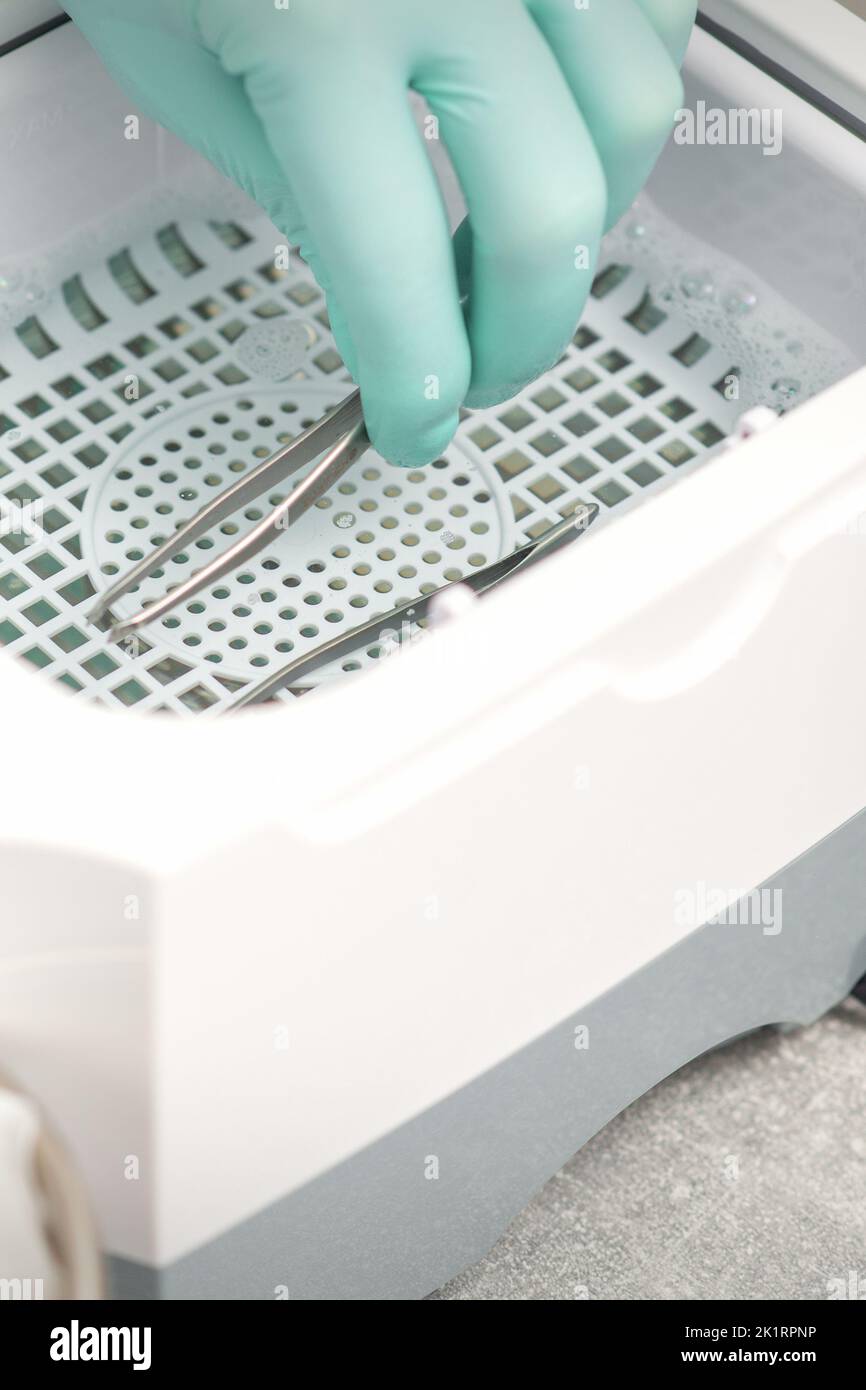 Hand disinfects tweezers with cleaning systems for medical instruments ...