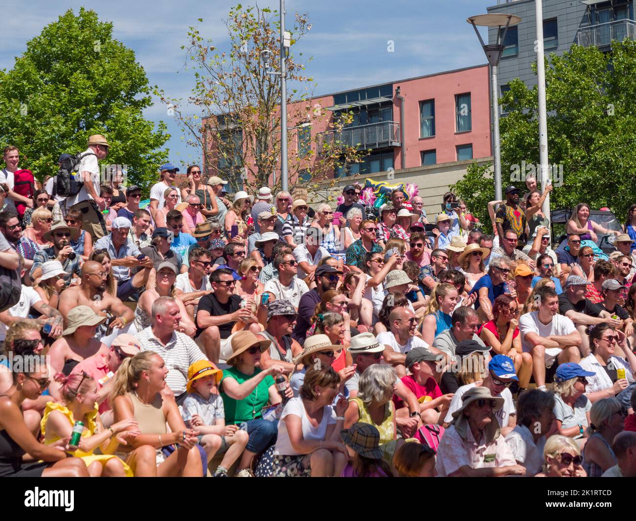 Live stage entertainment hi-res stock photography and images - Alamy