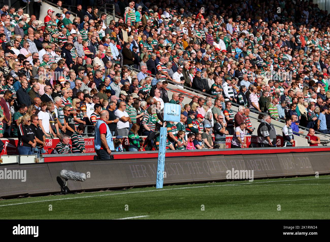 Queen elizabeth ii memorial silence hi-res stock photography and images ...