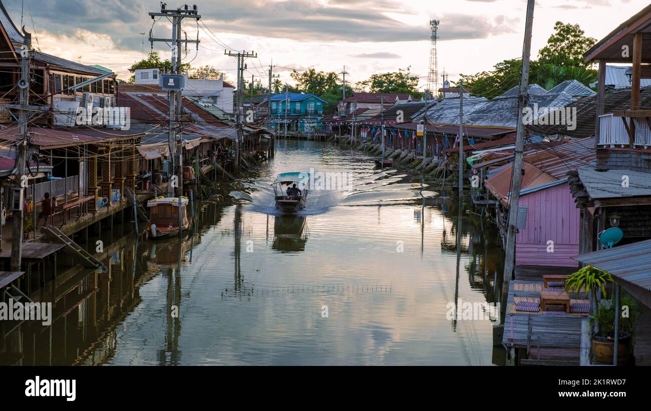 Amphawa floating Market and Thai cultural for tourist destination ...