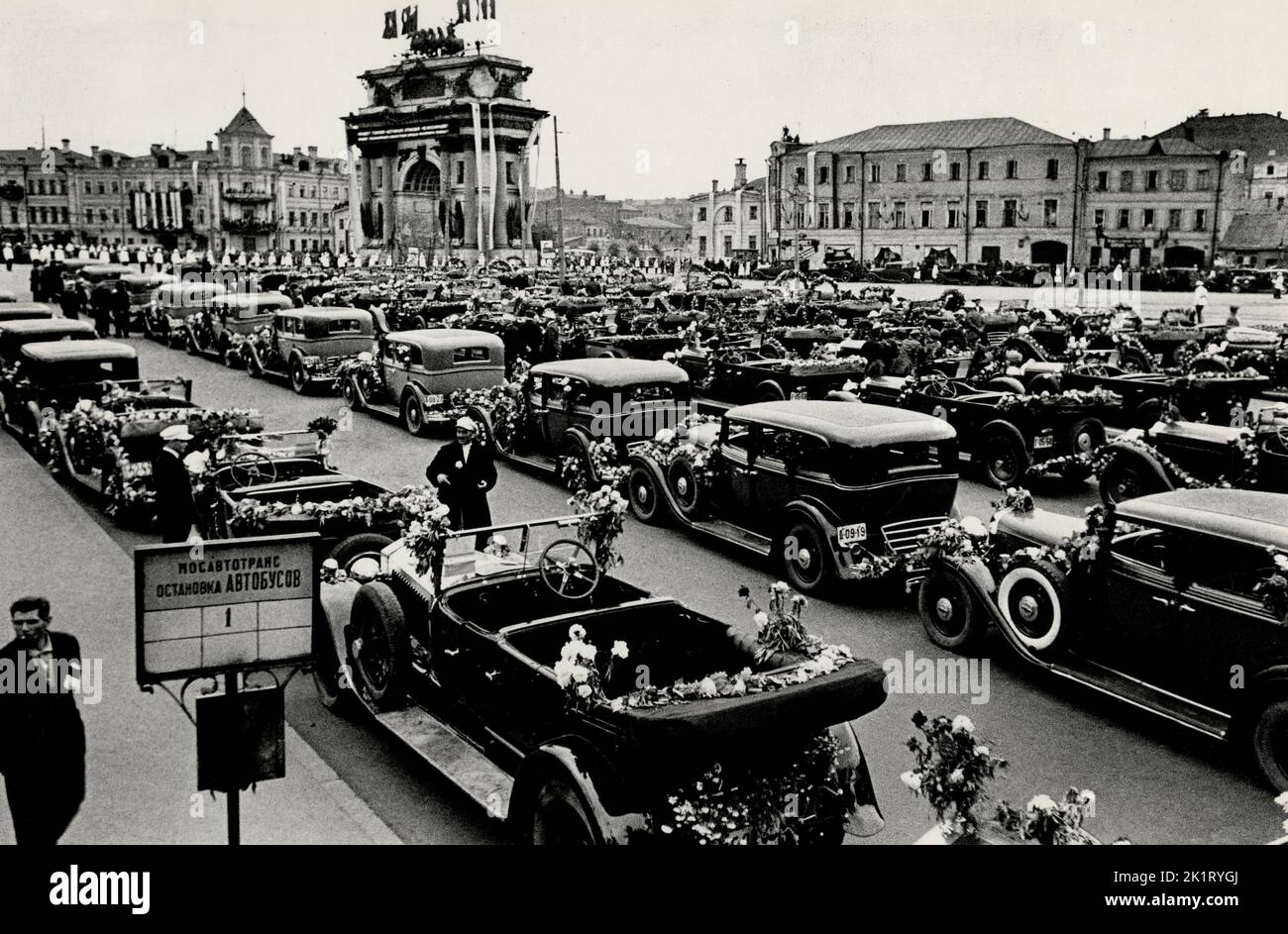 Welcome to the Chelyuskin survivors in Moscow. Museum: PRIVATE ...