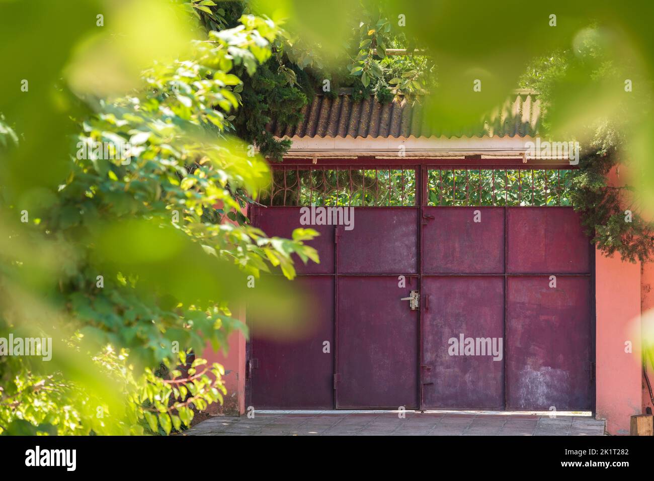 Old rusty house hi-res stock photography and images - Alamy