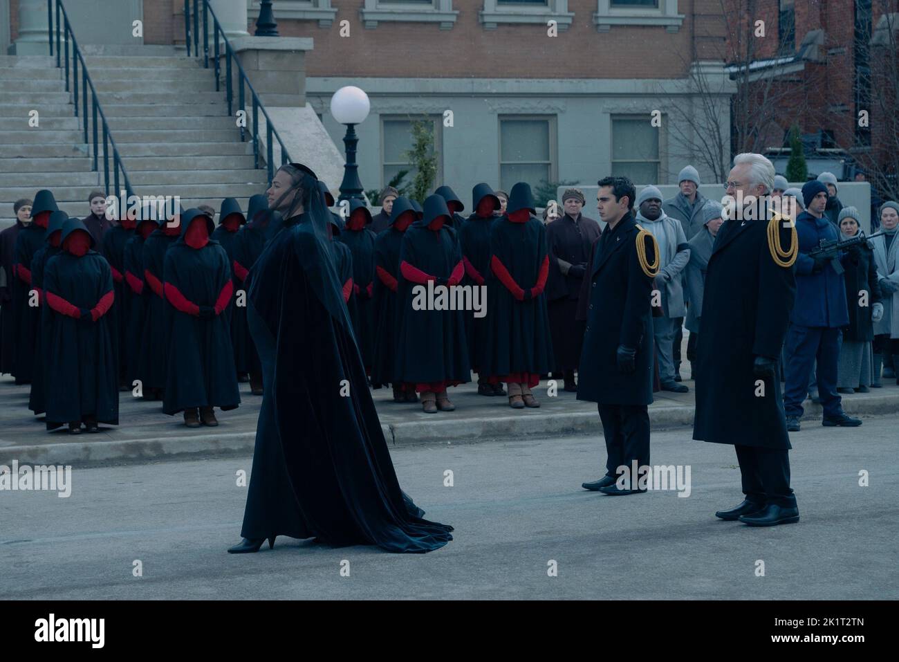THE HANDMAID'S TALE, from left: Yvonne Strahovski, Max Minghella ...