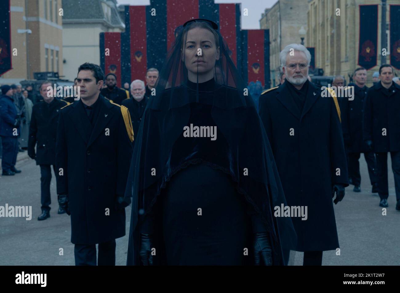 THE HANDMAID'S TALE, from left: Max Minghella, Yvonne Strahovski ...