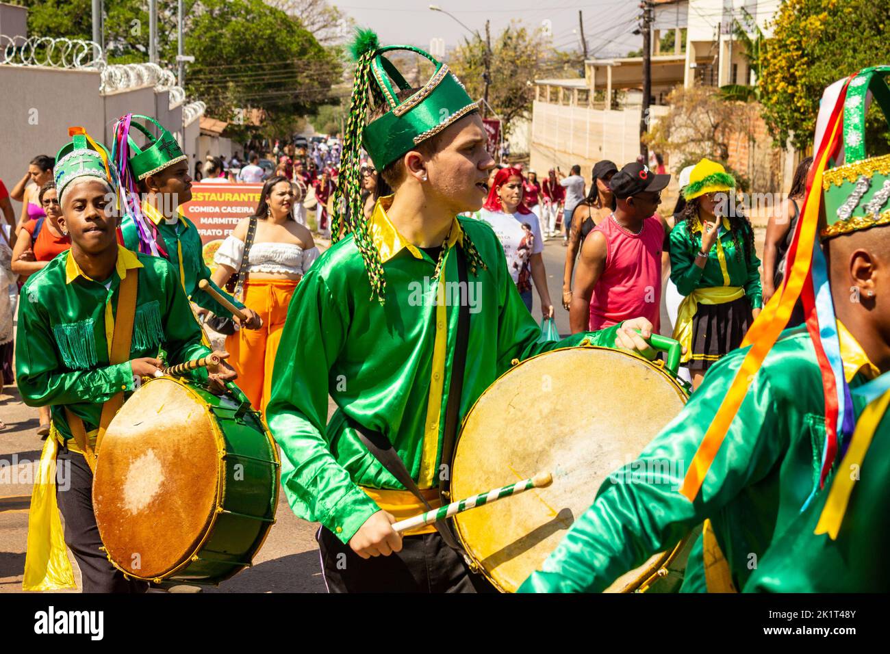 Street revelers hi-res stock photography and images - Alamy