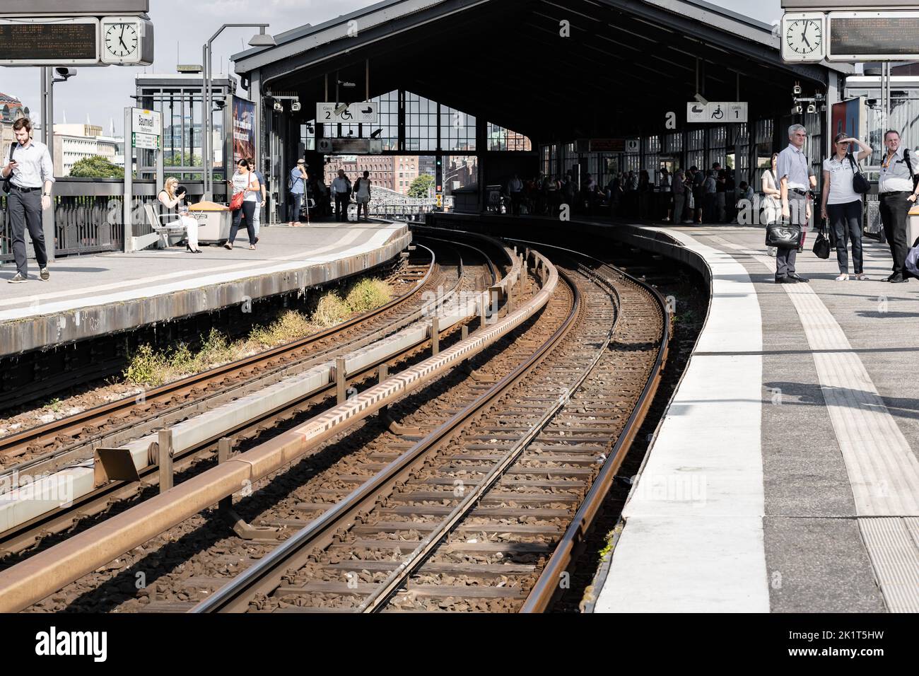 The people are waiting on the subway Stock Photo - Alamy