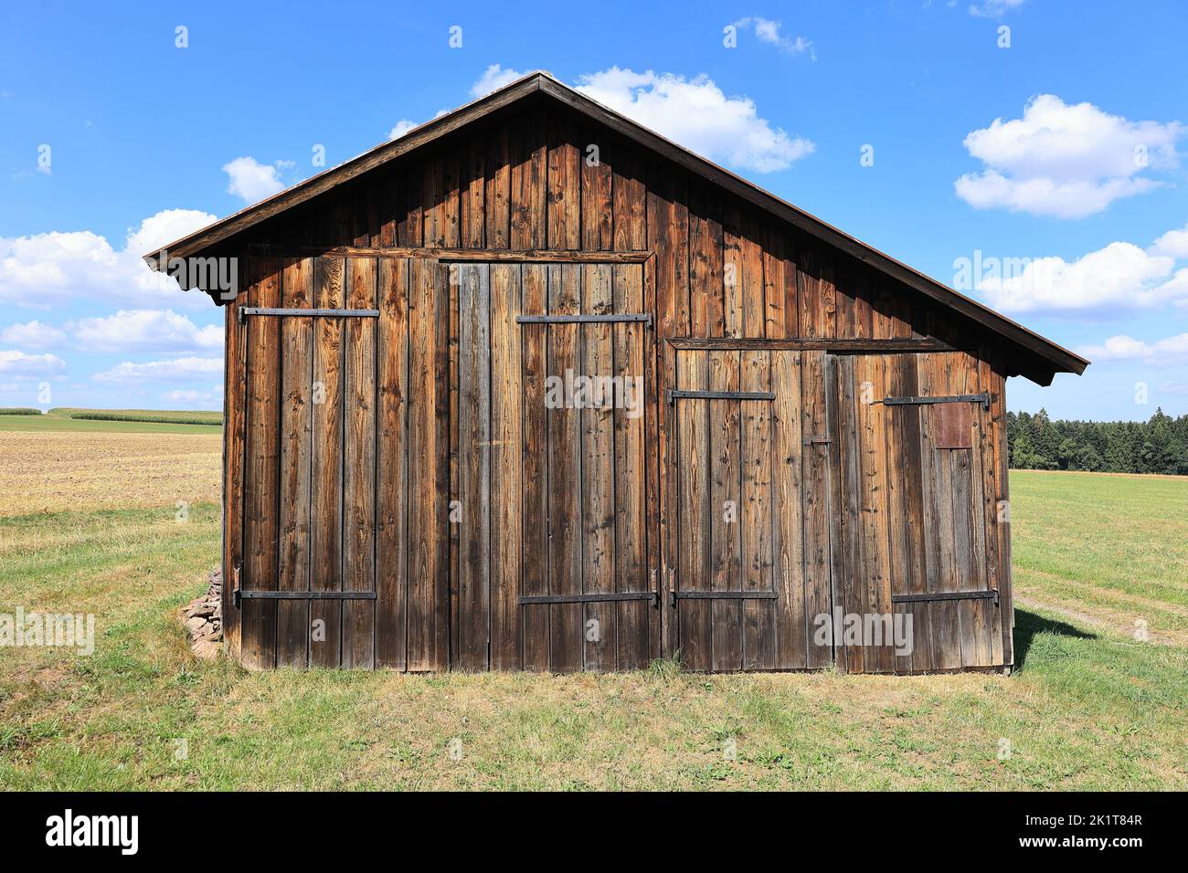 Wooden hut forest hi-res stock photography and images - Alamy