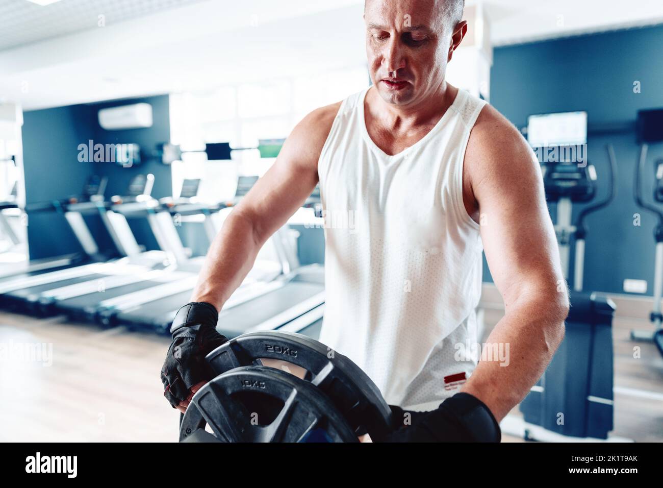 Man middle age gym hi-res stock photography and images - Alamy