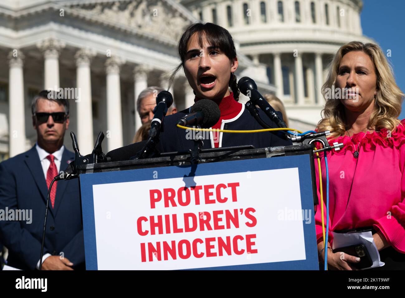 Chloe cole hi-res stock photography and images - Alamy