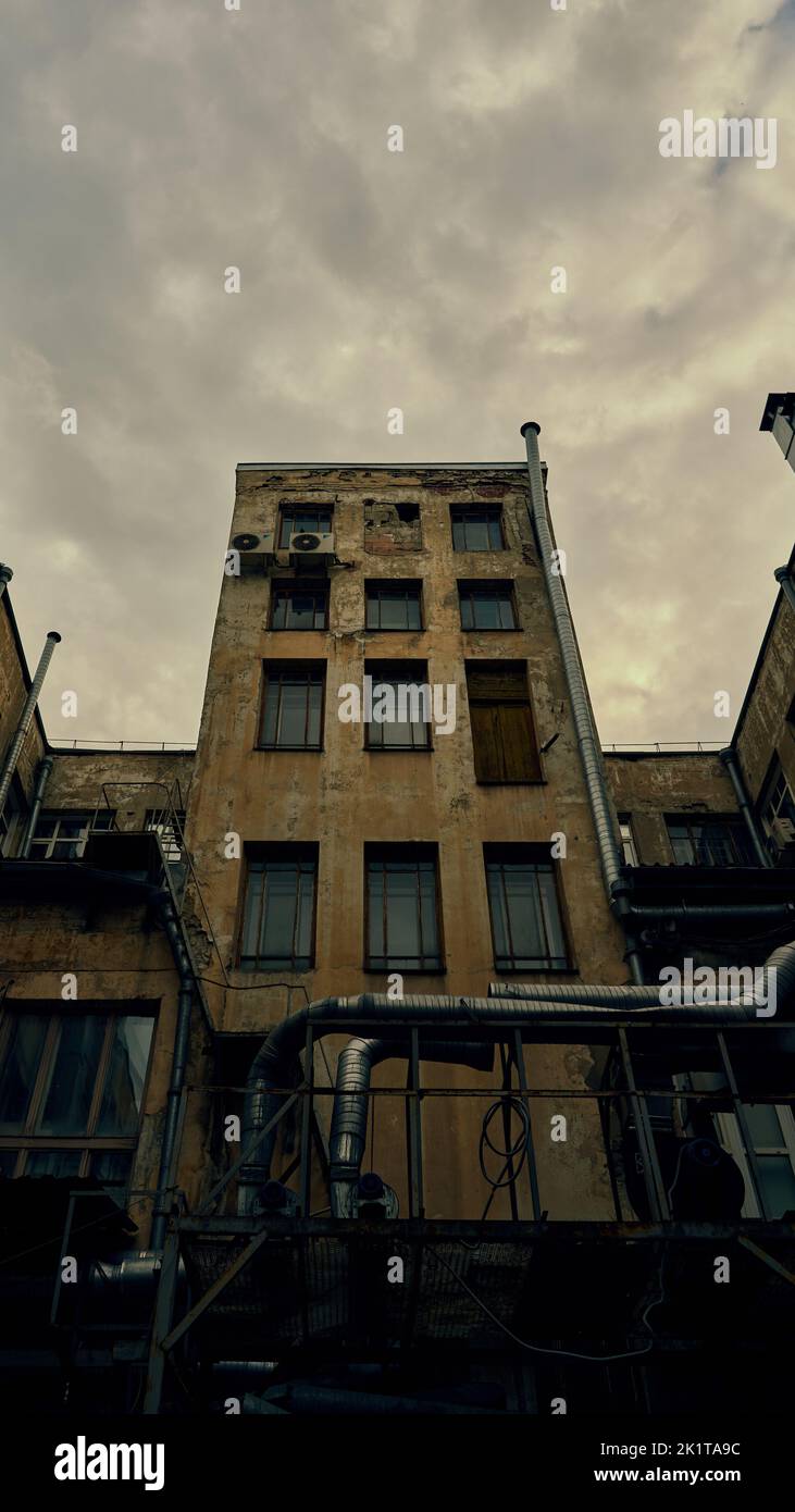 Old yard industrial hi-res stock photography and images - Alamy