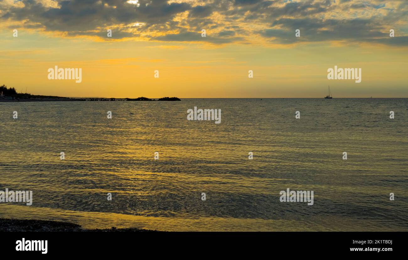 Bright yellow horizon hi-res stock photography and images - Alamy