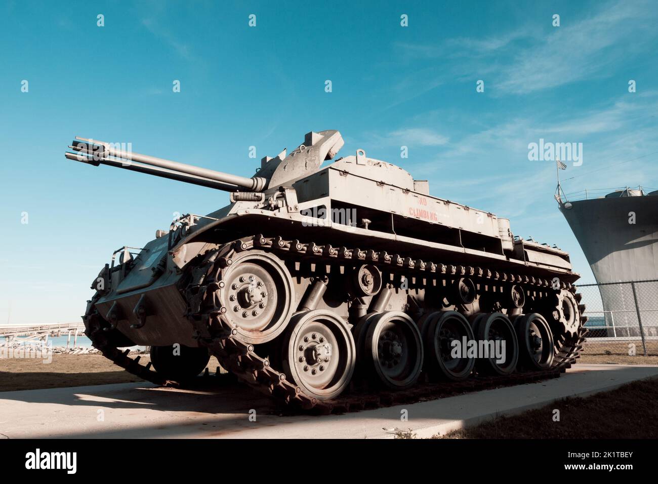 Us navy world war ii 1942 hi-res stock photography and images - Alamy