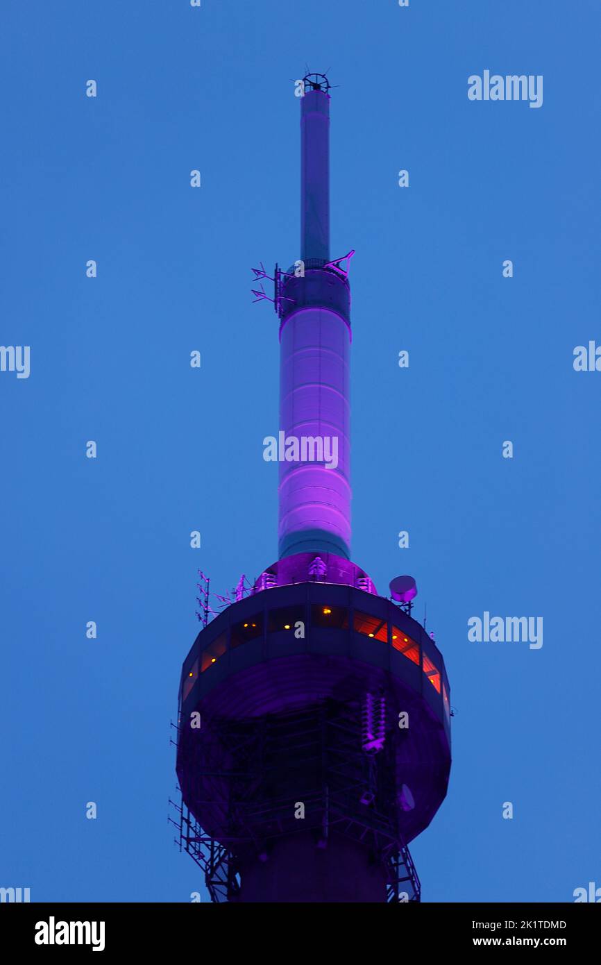 The UK's tallest free standing structure Arqiva Tower, was lit up in ...