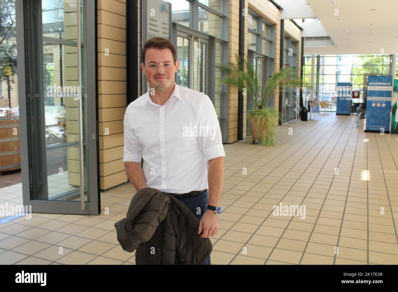 Dr. Joseph Heß bei der Ankunft zur Aufzeichnung der MDR-Talkshow ...