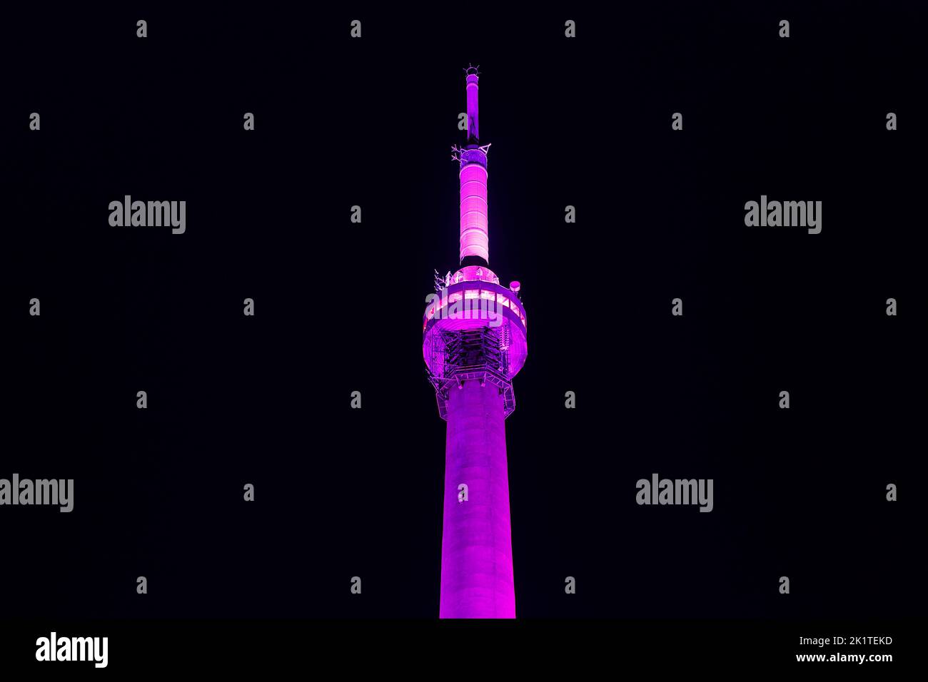 The UK's tallest free standing structure Arqiva Tower, was lit up in ...