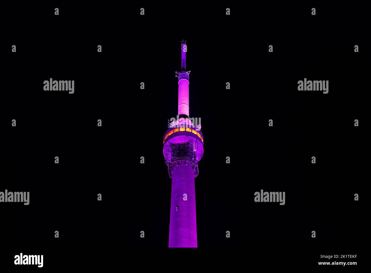 The UK's tallest free standing structure Arqiva Tower, was lit up in ...