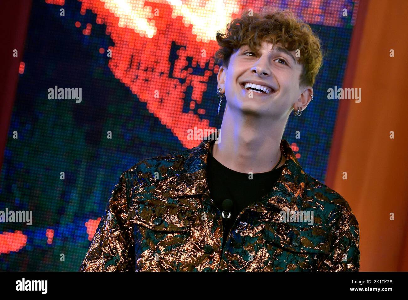Venezia, Italien. 19th Sep, 2022. George Ciupilan enters the house of ...