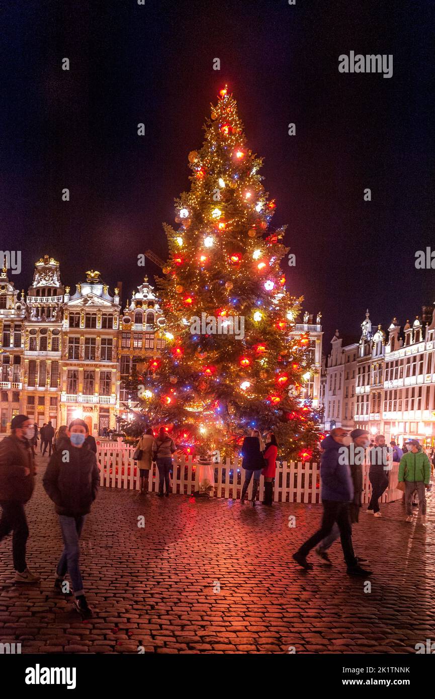 Christmas market in center brussels hi-res stock photography and images ...