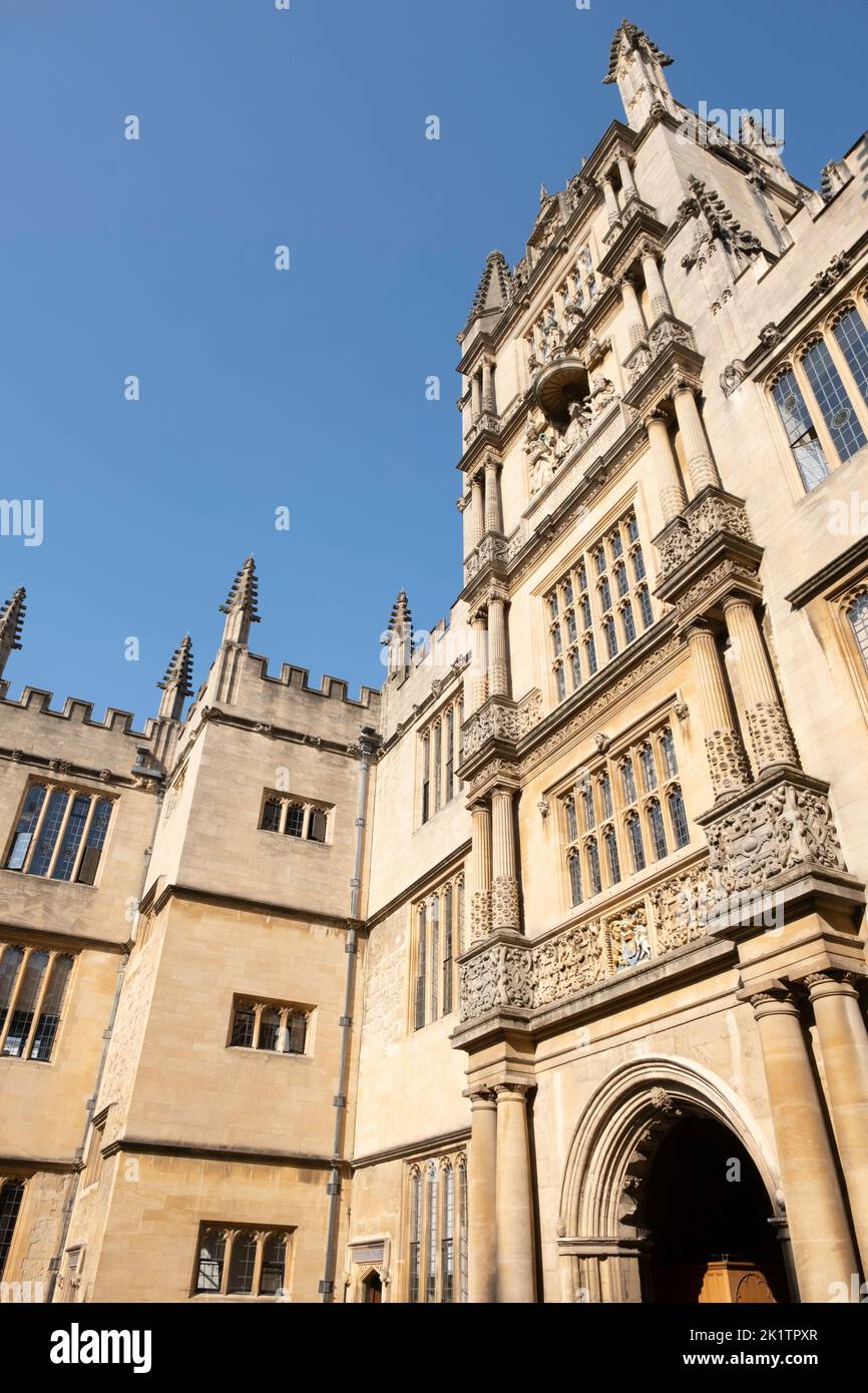Exterior view of the Bodleian Library with gate at Oxford, the UK's ...