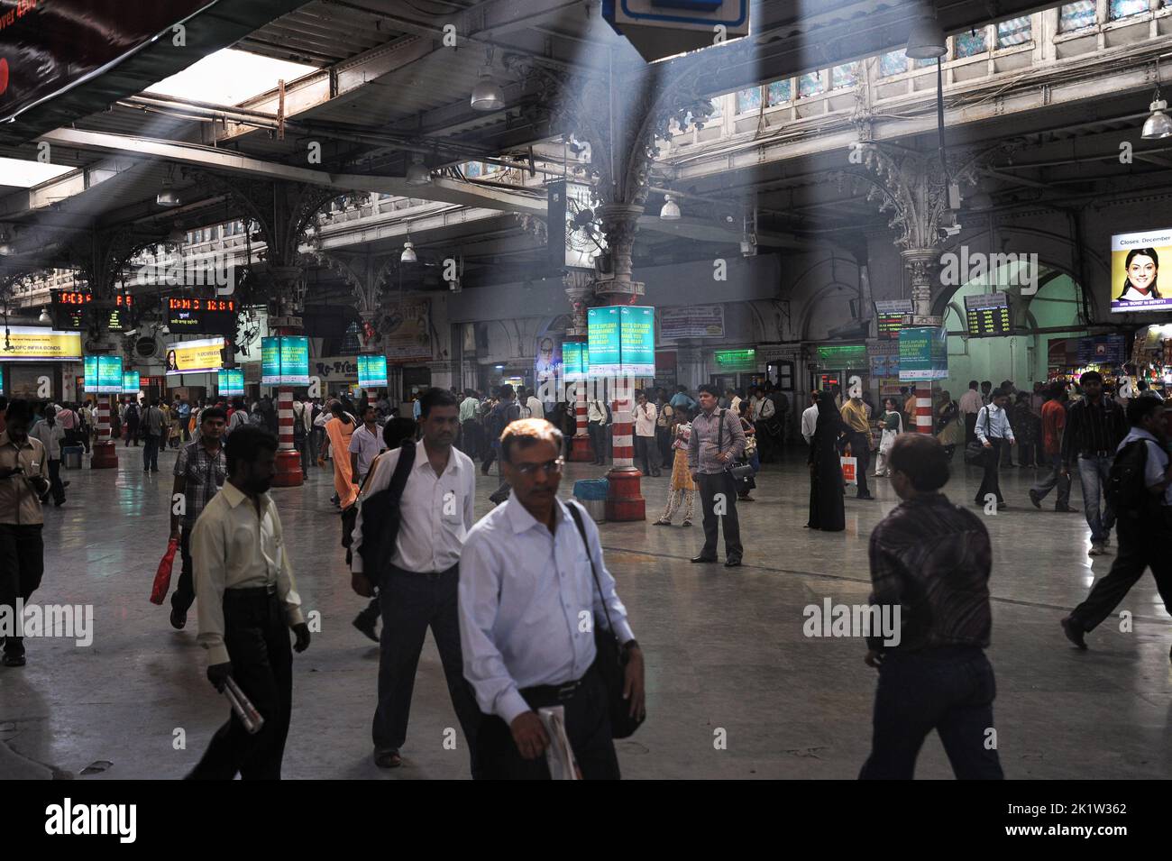 Chhatrapati shivaji maharaj railway terminus hi-res stock photography ...