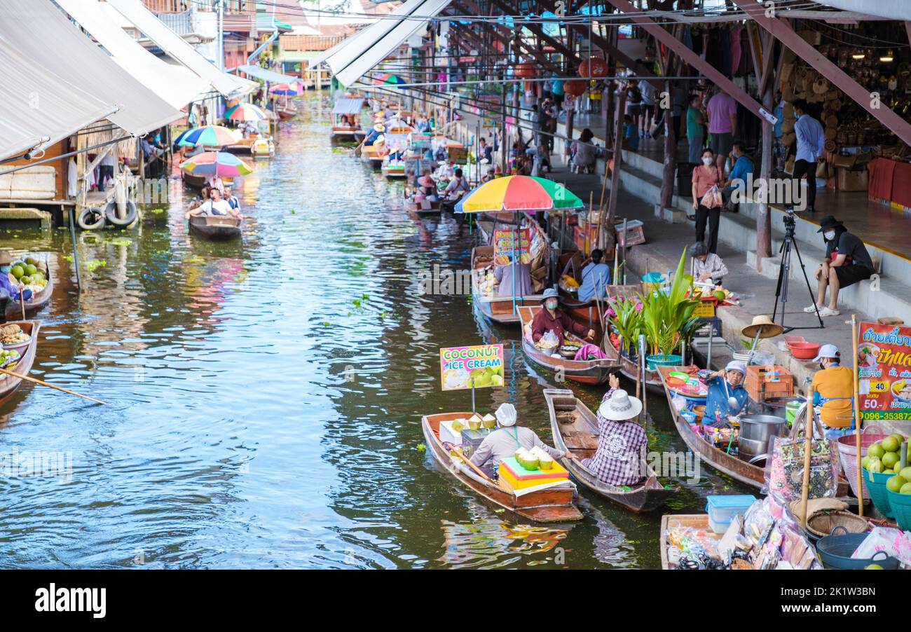 People at Damnoen saduak floating market, Bangkok Thailand. colorful ...