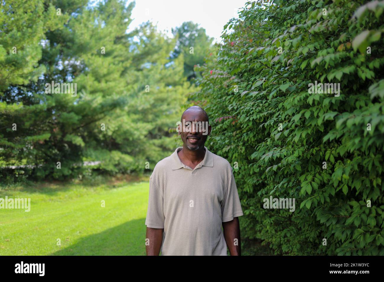 Black man walking hi-res stock photography and images - Alamy
