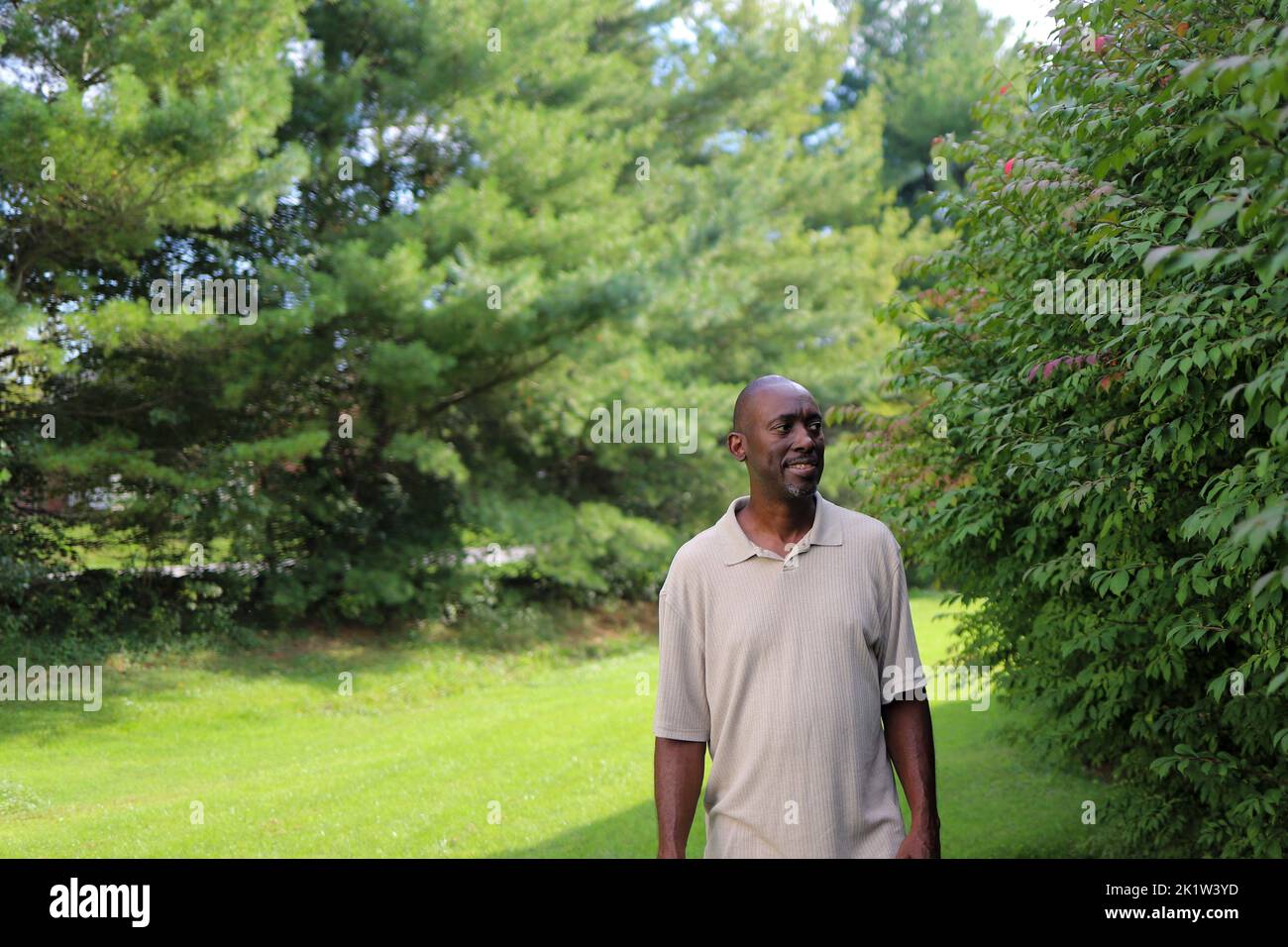Black man walking hi-res stock photography and images - Alamy