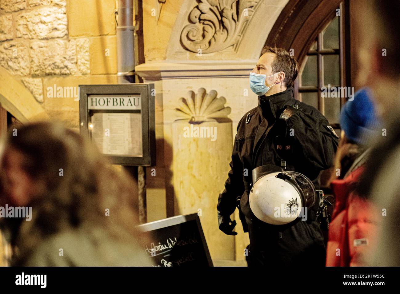 Police wearing a mask hi-res stock photography and images - Alamy