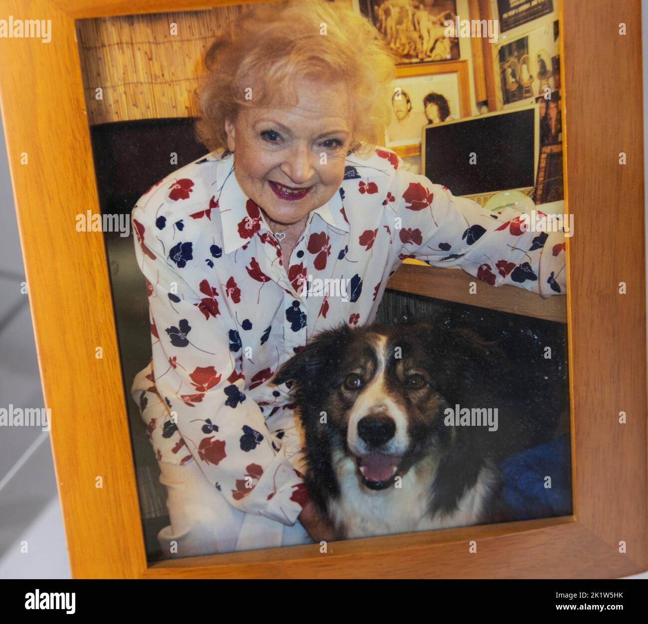 Betty Whites Collection Of Memorabilia Is Up For Auction Juliens Auctions 9202022 Beverly