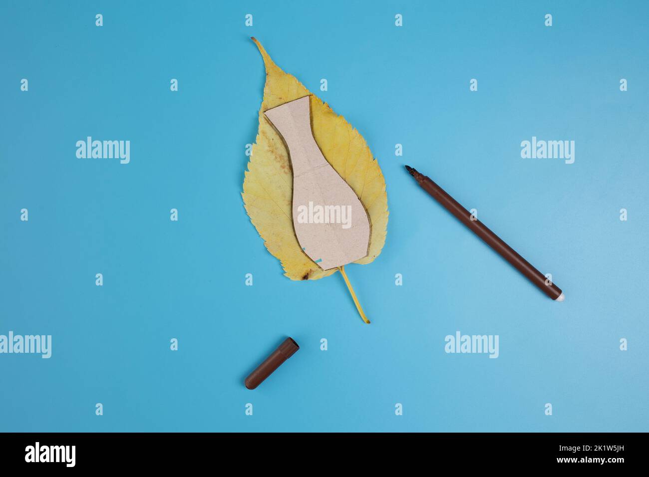 DIY autumn paper craft for kids, how to make an vase foliage, homemade ...