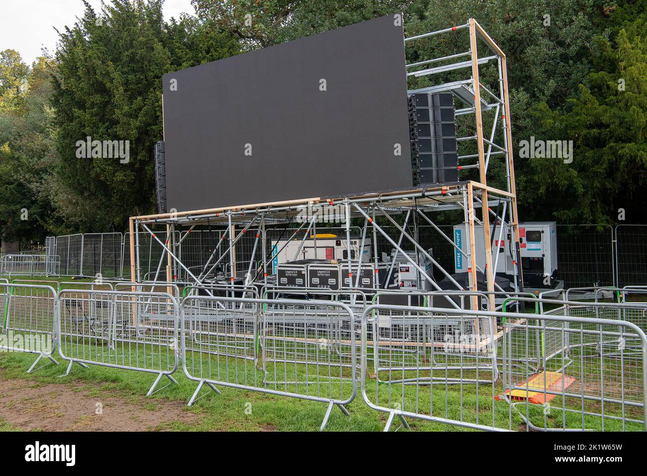 Queens funeral tv hi-res stock photography and images - Alamy
