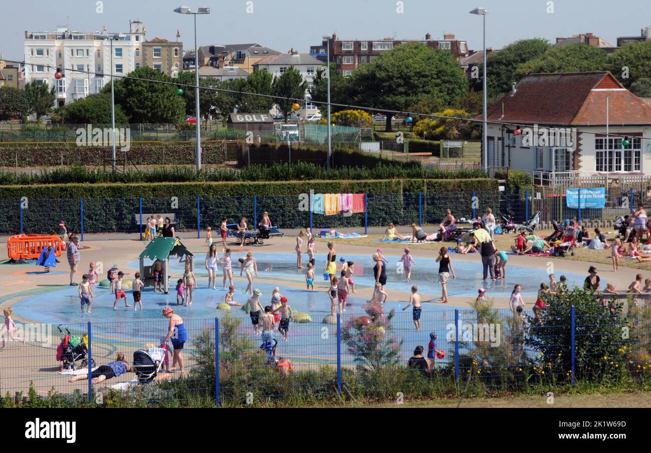 CHILDREN ENJOY THE SPLASH POOL ON THE SEAFRONT AT SOUTHSEA, HANTS. PIC ...