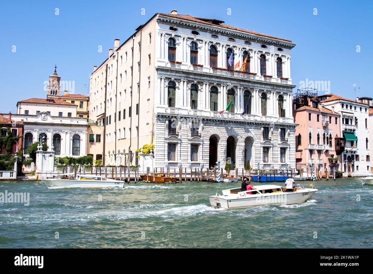 Canal boat cruising along hi-res stock photography and images - Alamy
