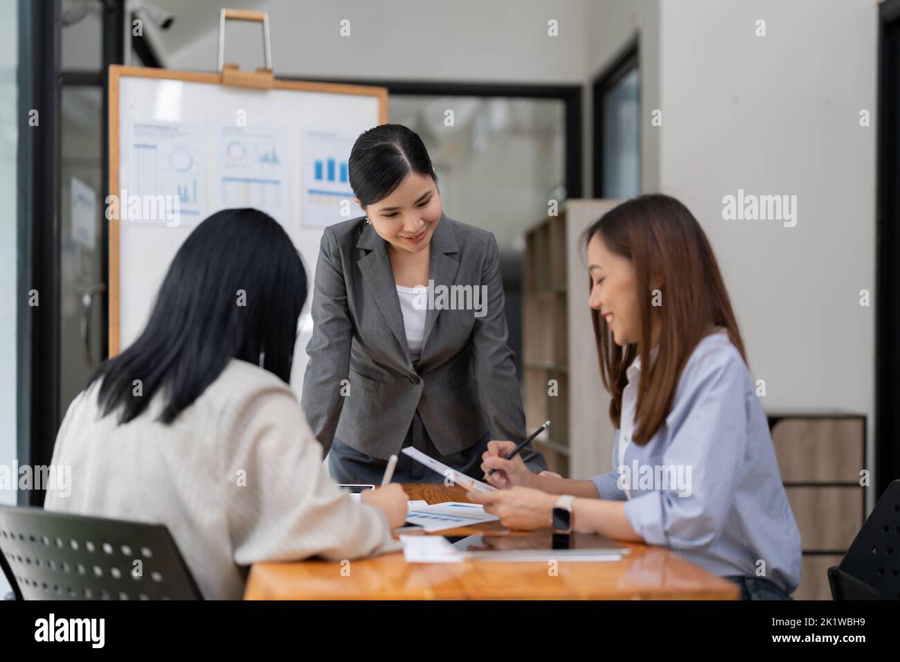 Business meeting office team hi-res stock photography and images - Alamy