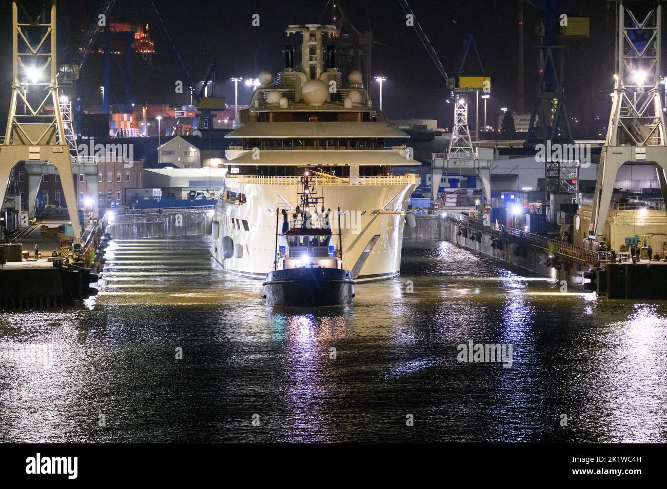 Hamburg, Germany. 21st Sep, 2022. The luxury yacht "Dilbar" is towed by ...
