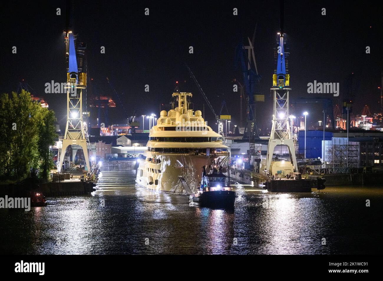 Hamburg, Germany. 21st Sep, 2022. The luxury yacht "Dilbar" is towed by ...