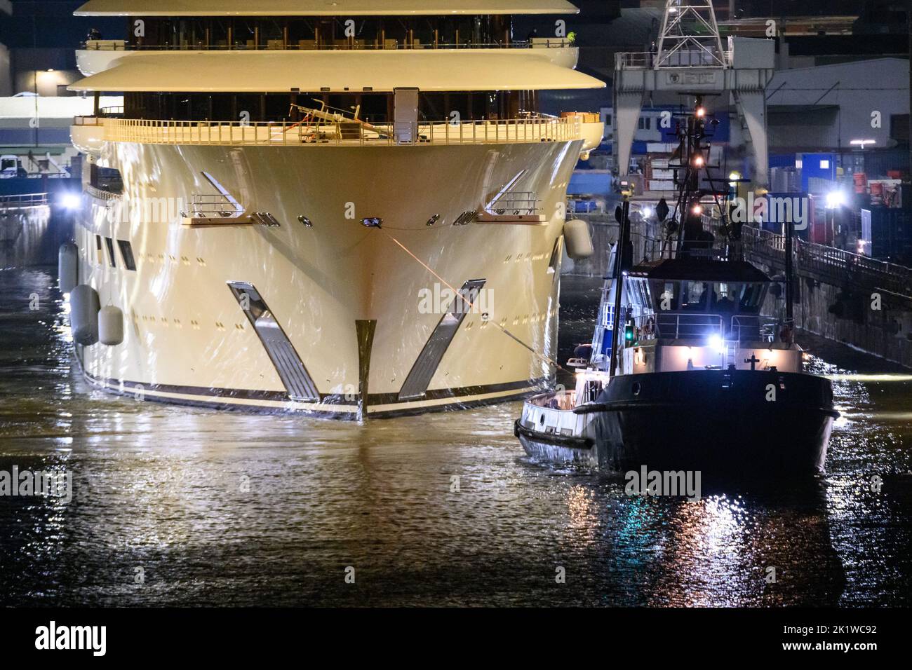 Hamburg, Germany. 21st Sep, 2022. The luxury yacht "Dilbar" is towed by ...