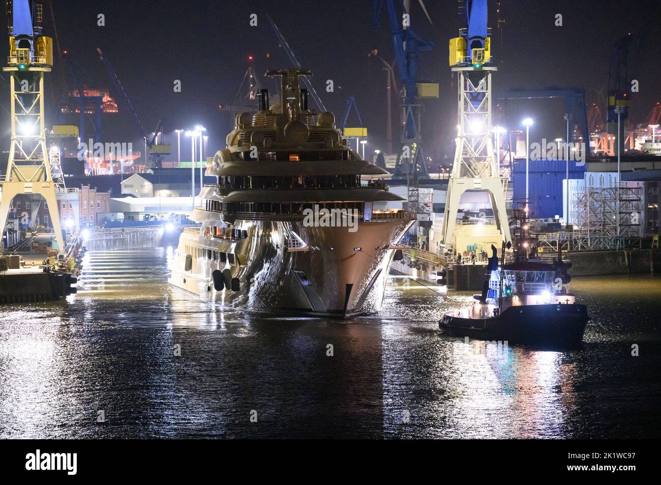 Hamburg, Germany. 21st Sep, 2022. The luxury yacht "Dilbar" is towed by ...