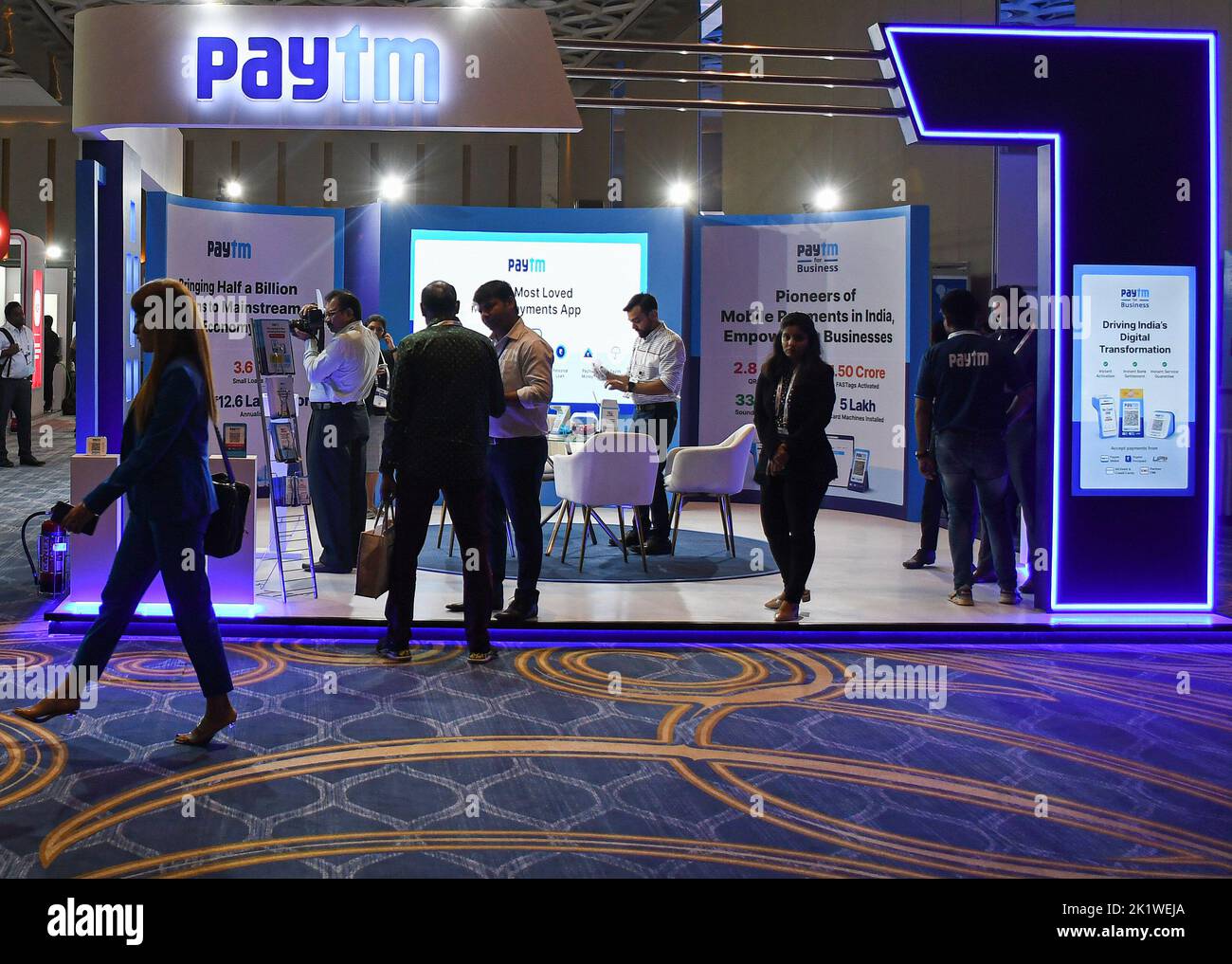 Tech booth hi-res stock photography and images - Alamy