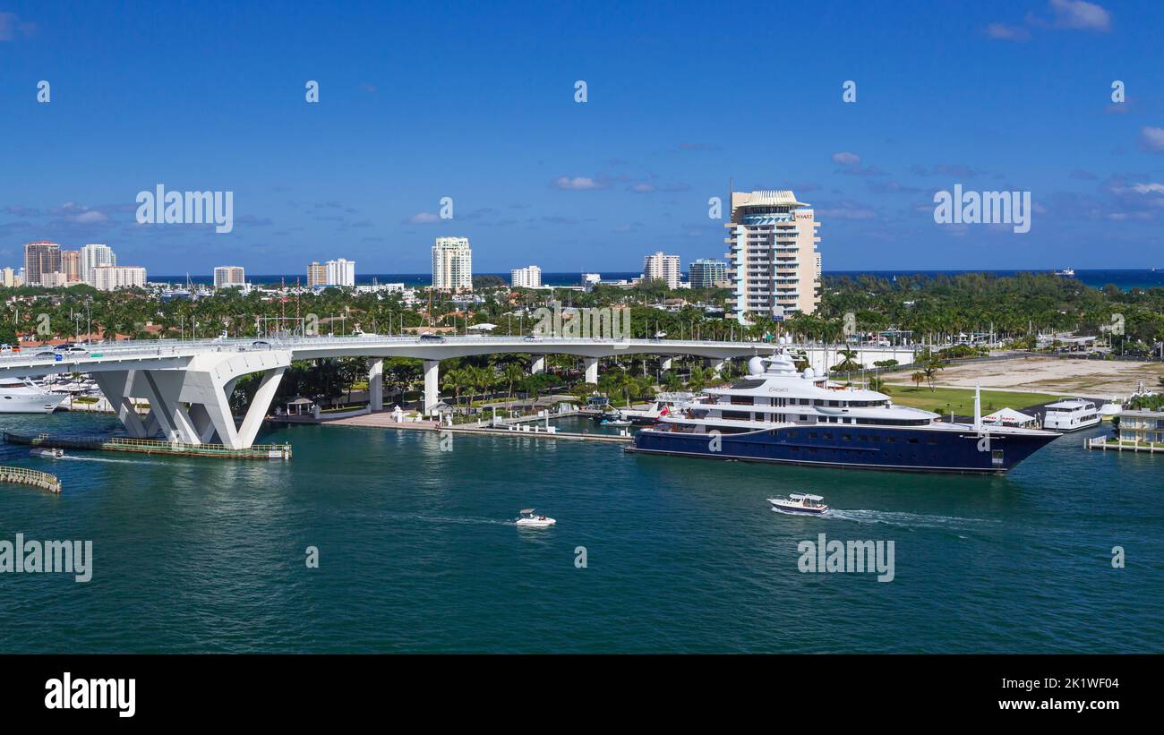 The intercoastal waterway and the cruise ship channel in Fort ...
