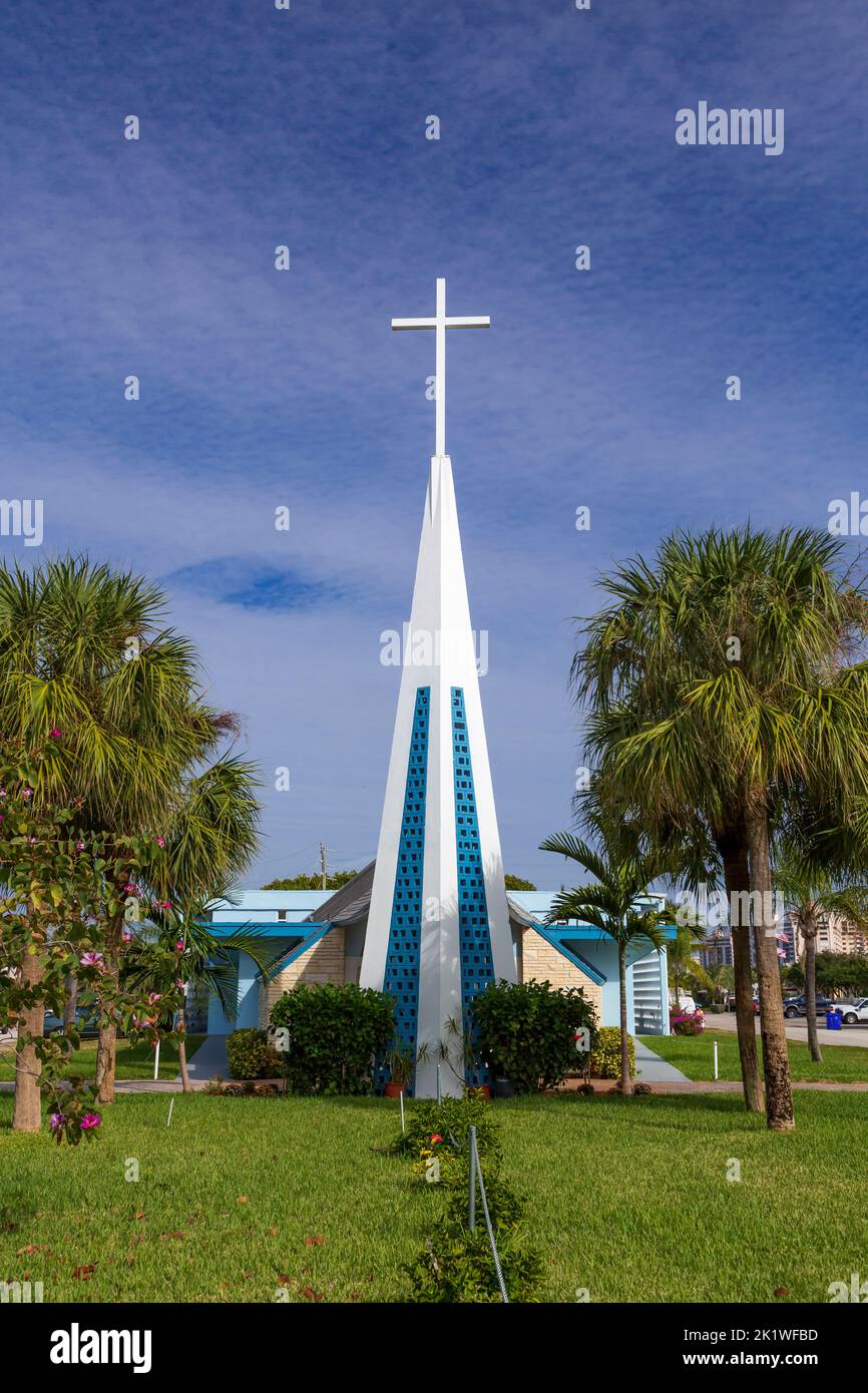 Community church building hi-res stock photography and images - Alamy