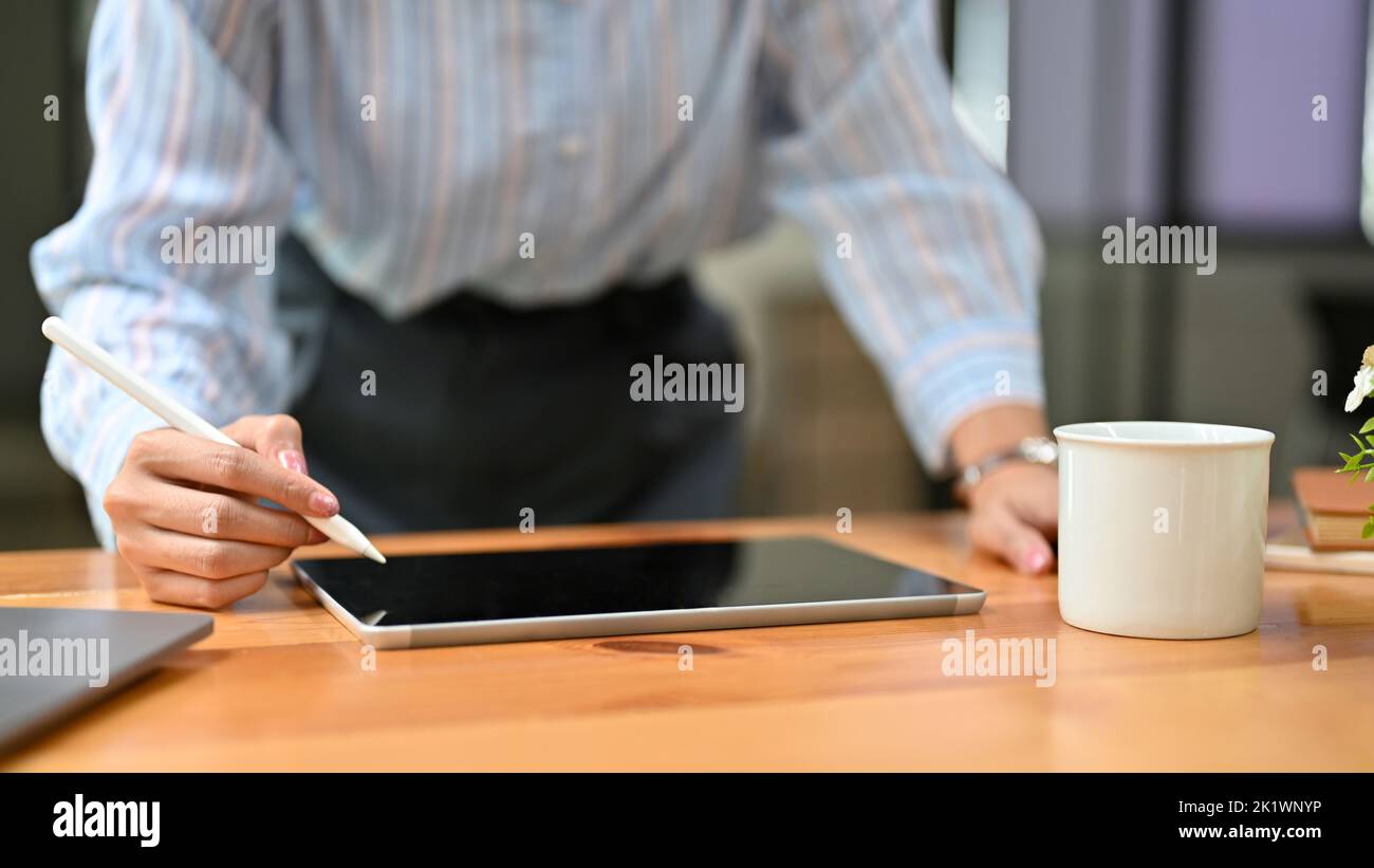 Digital tasks hi-res stock photography and images - Alamy