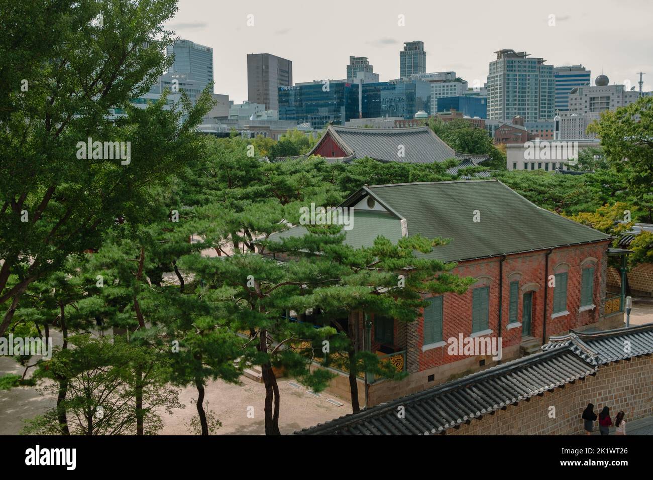 Deoksugung stonewall walkway hi-res stock photography and images - Alamy